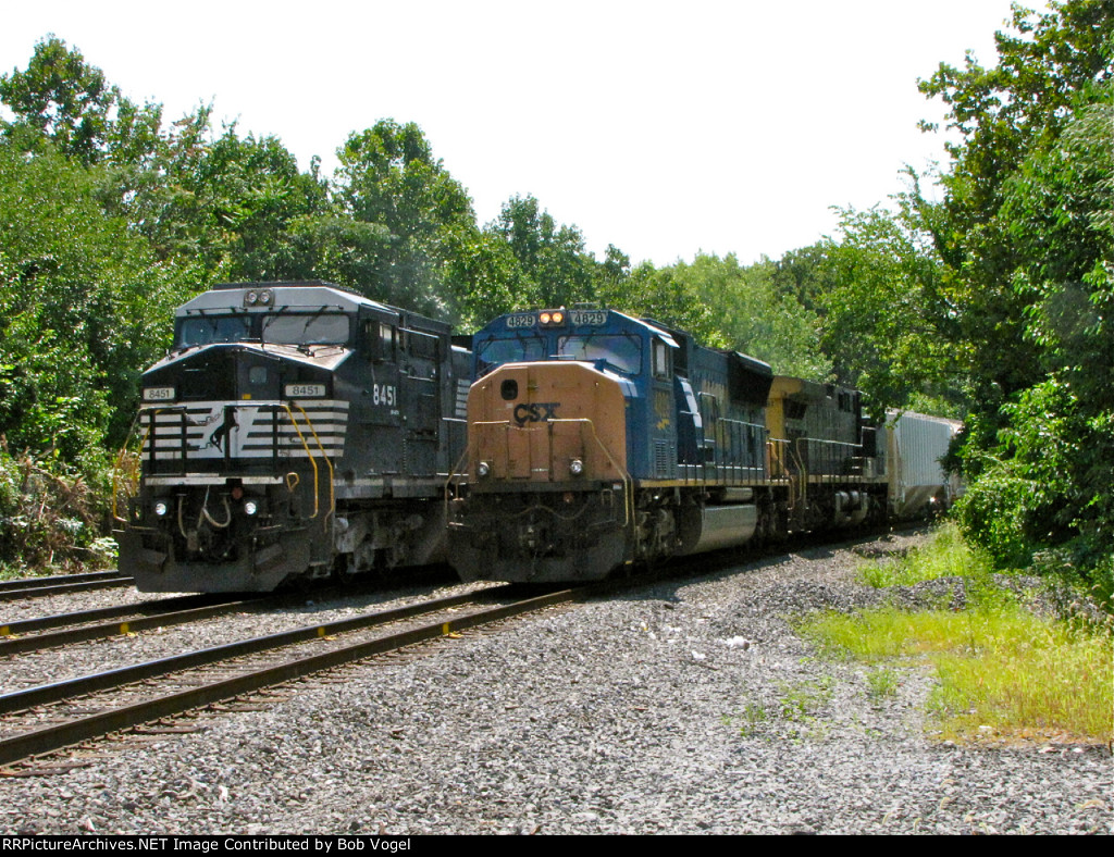 NS 8451 and CSX 4829